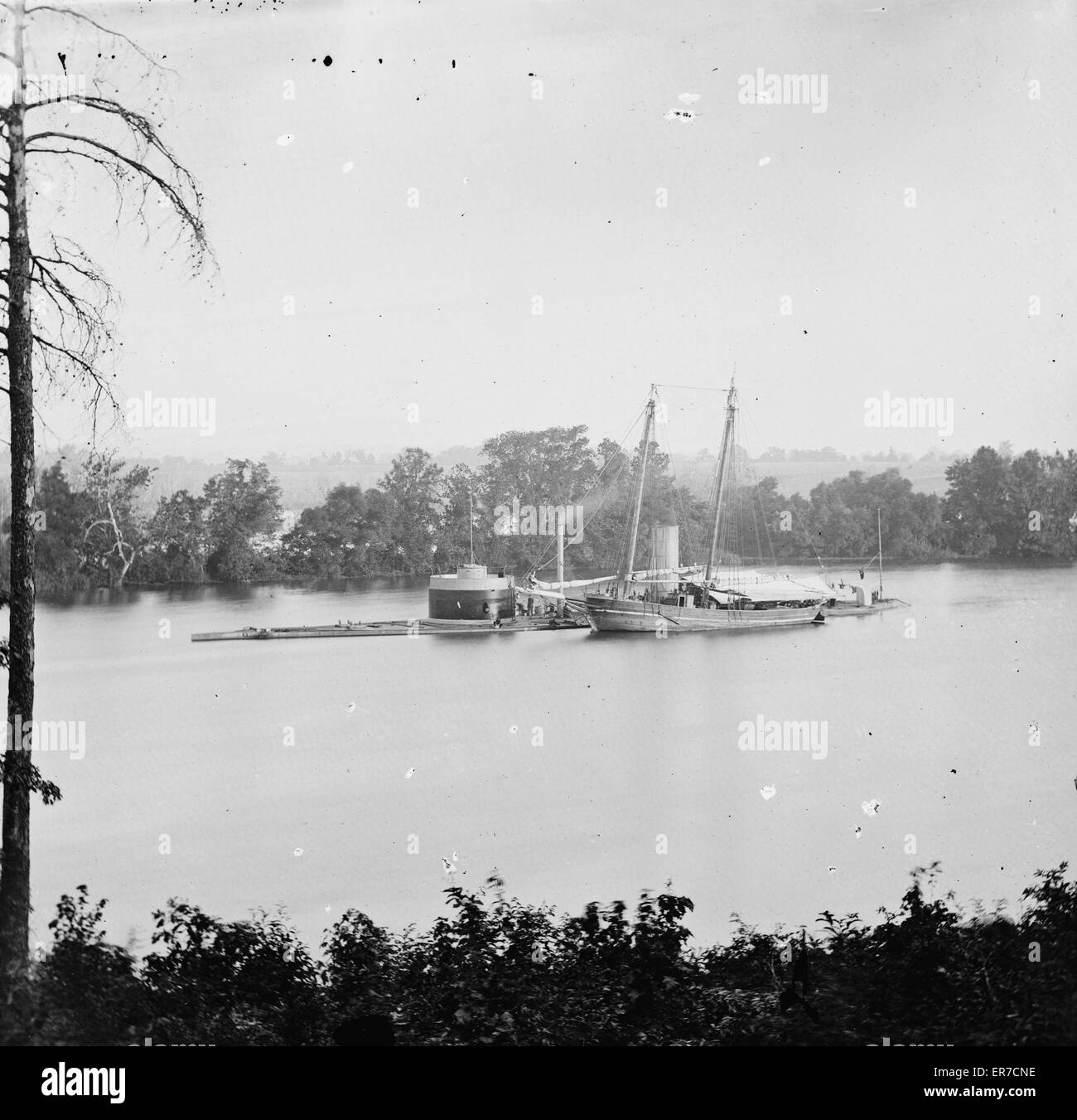 James River, Virginia. US monitor CANONICUS taking on coal f Stock ...