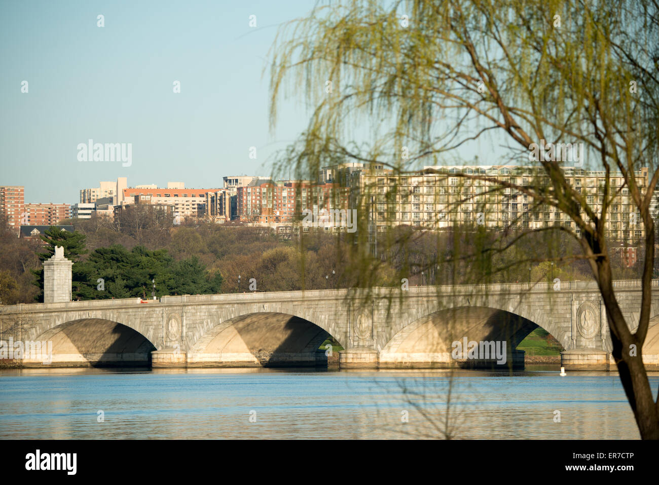 WASHINGTON, DC, United States — The Arlington Memorial Bridge ...