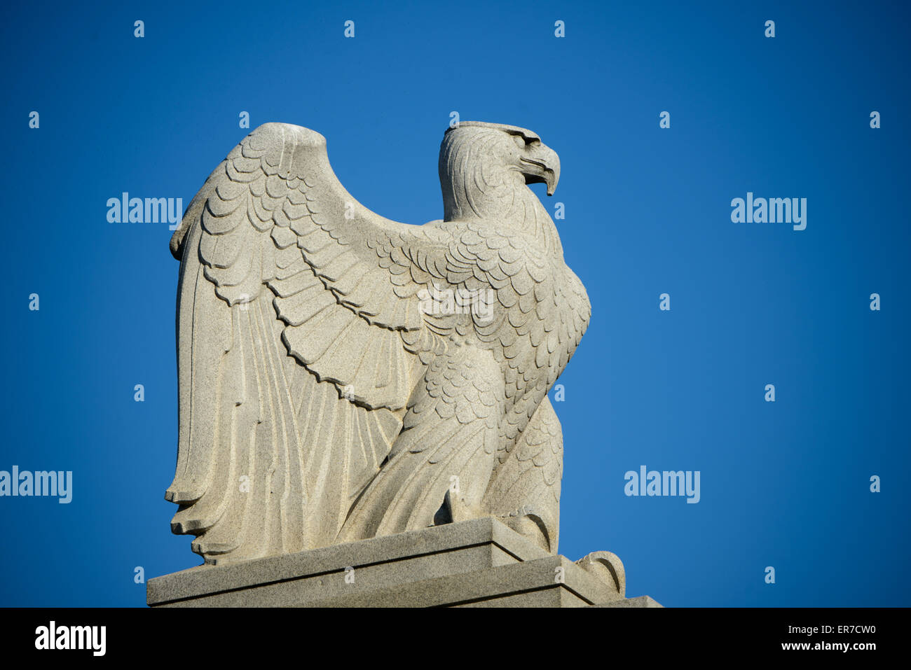 Large eagle statue hi-res stock photography and images - Alamy