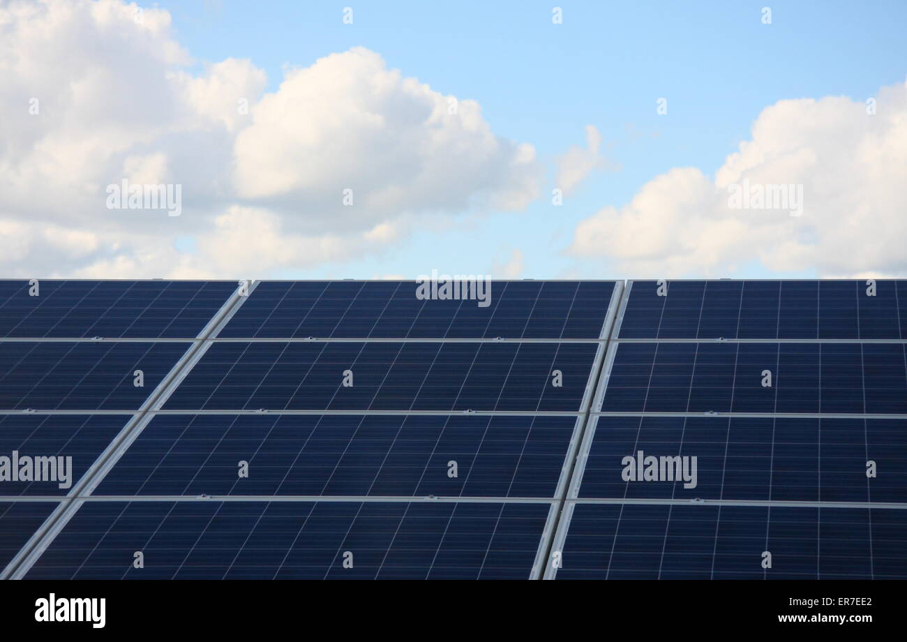 Solar farm uk hi-res stock photography and images - Alamy