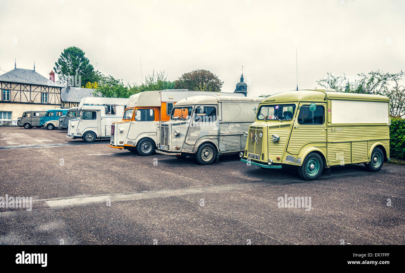 Caravan line up hi-res stock photography and images - Alamy