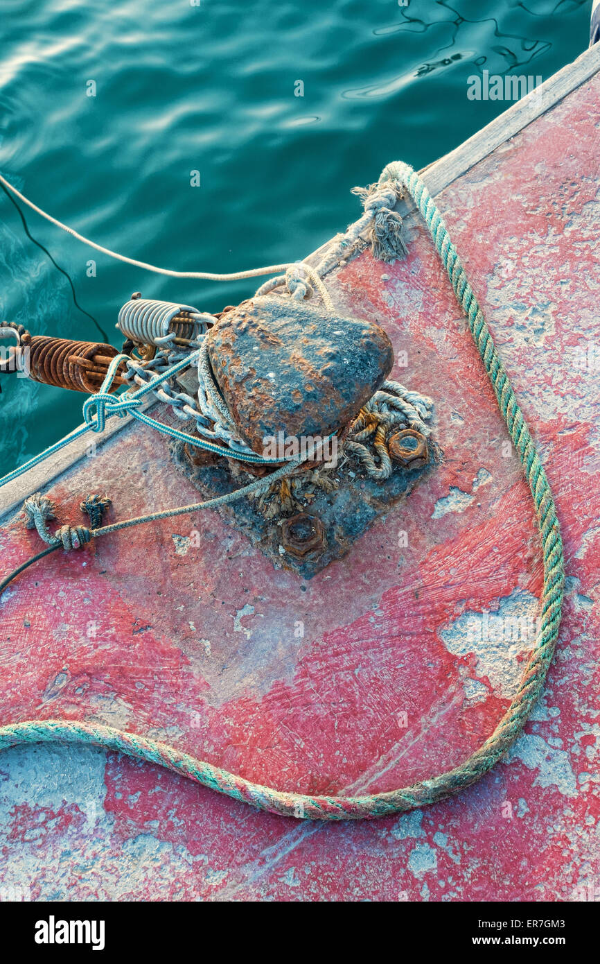 Bollard and rope on a commercial fishing pier Stock Photo - Alamy