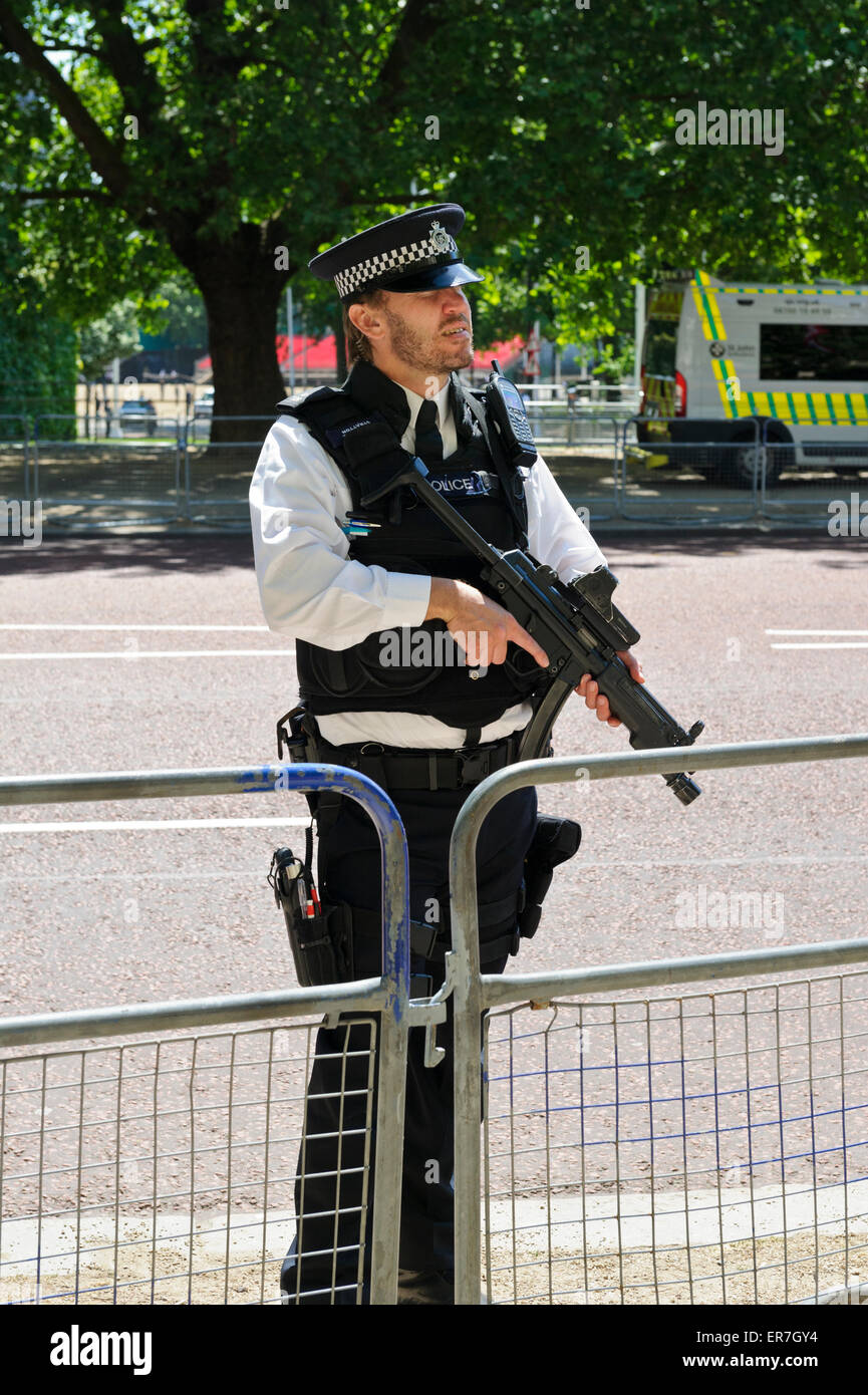 British policewoman in uniform police hi-res stock photography and ...