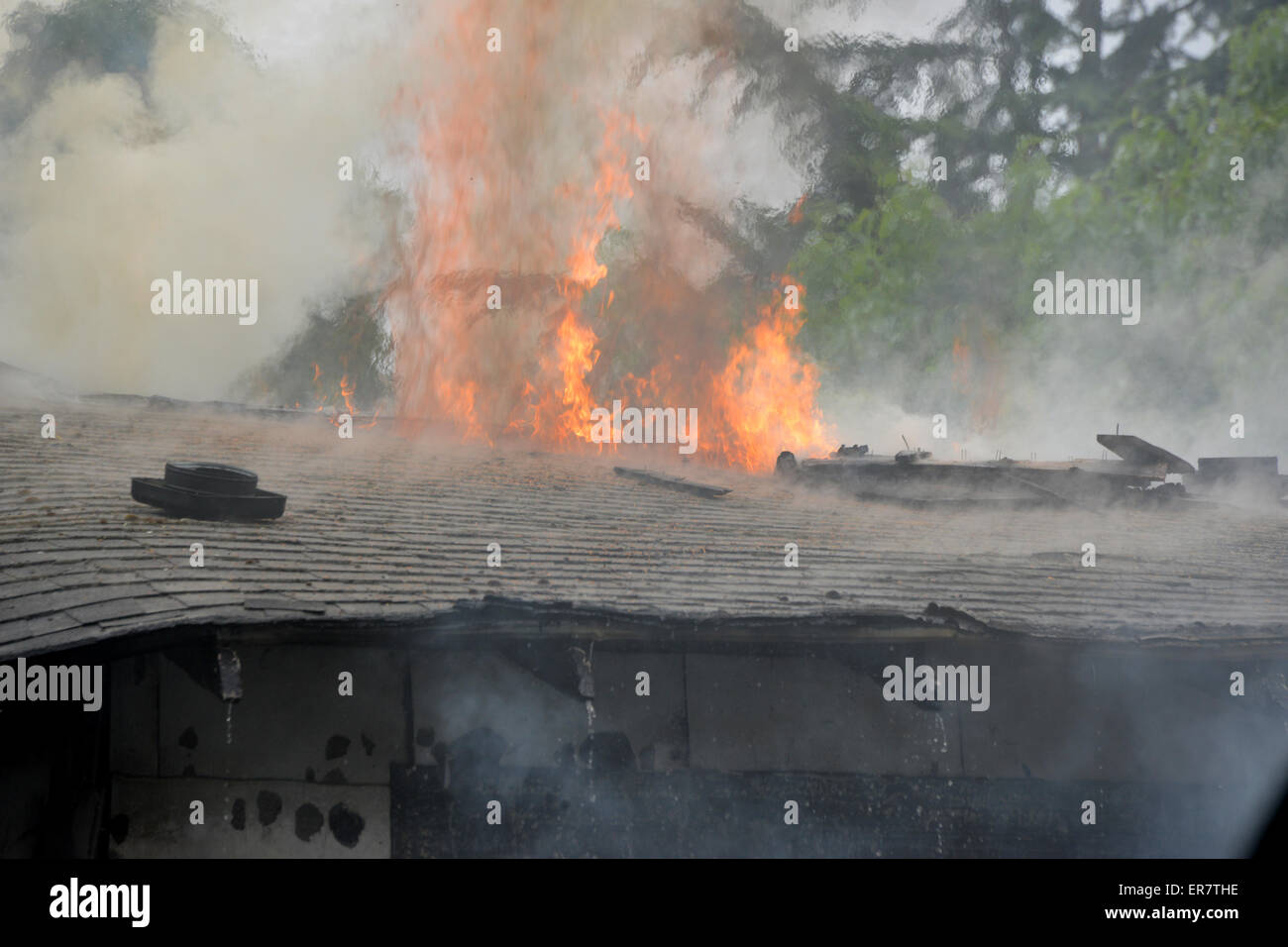 House usa fire hi-res stock photography and images - Alamy