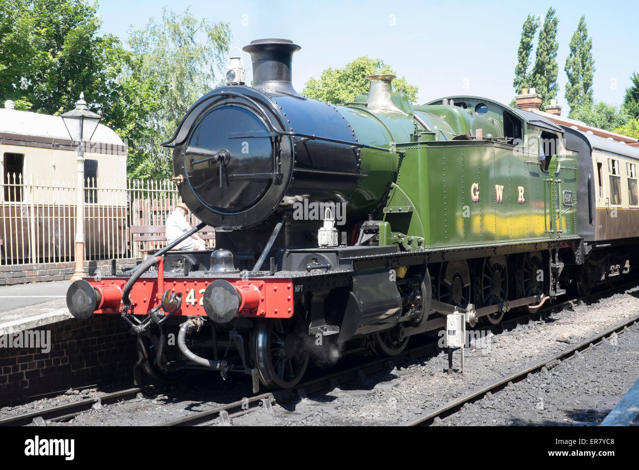 Toddington station on the Gloucestershire Warwickshire heritage railway ...