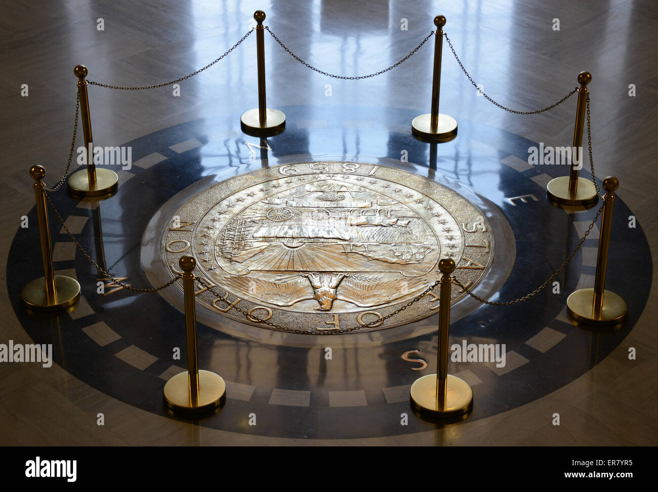 Oregon State Capitol - In and outside photos Stock Photo - Alamy