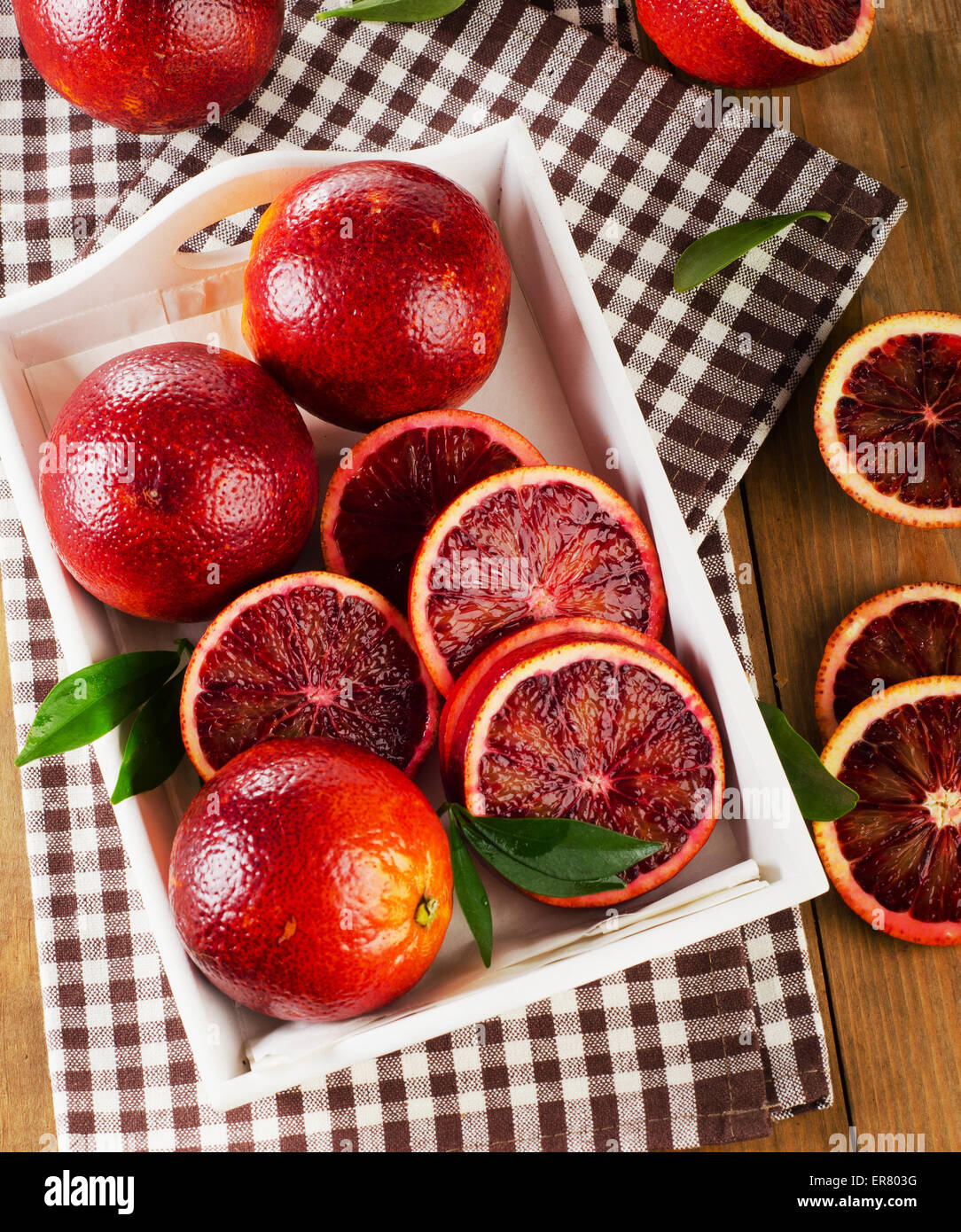 Fresh blood oranges in white wooden box. Top view Stock Photo - Alamy