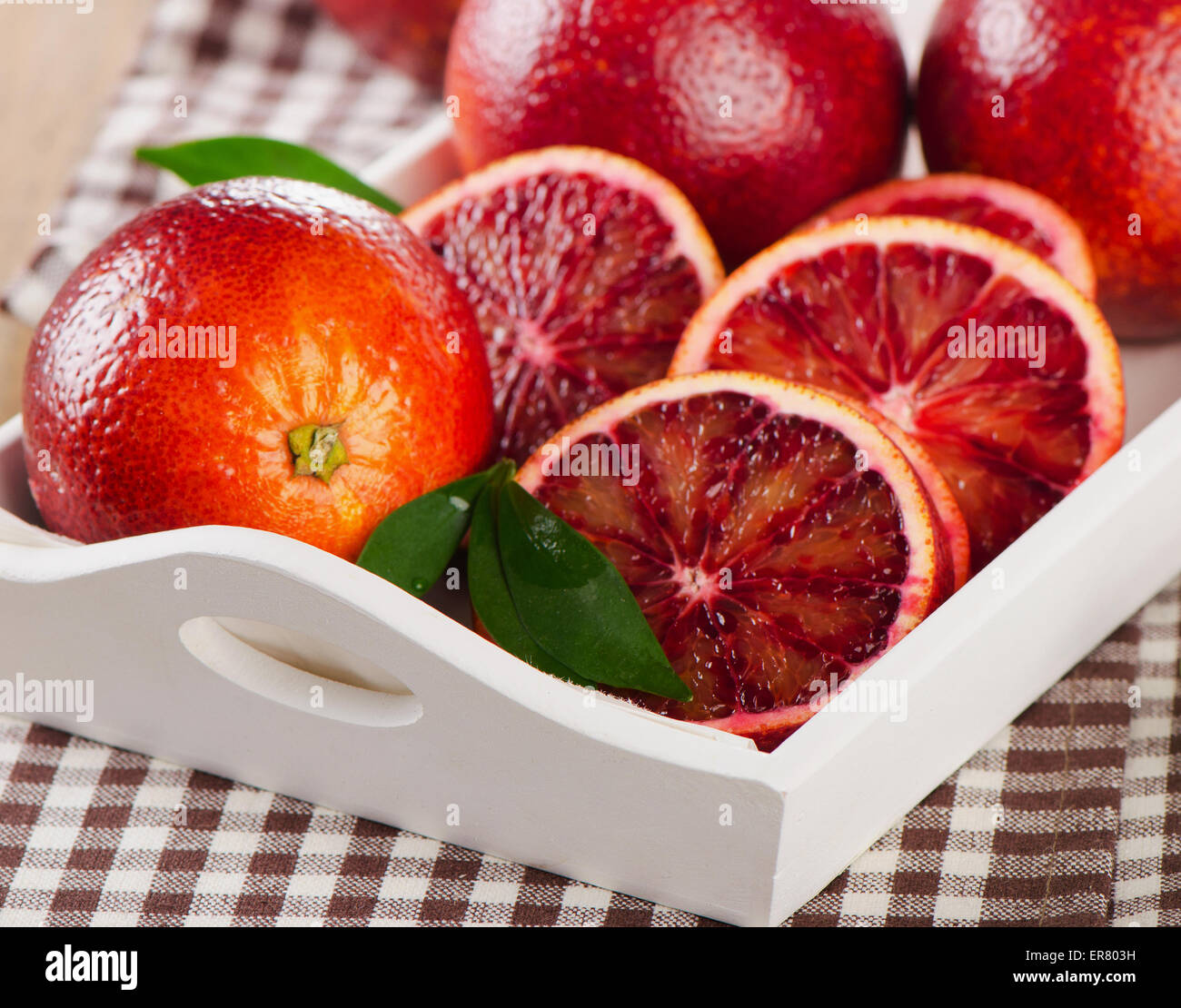 Fresh blood oranges in a white wooden box Stock Photo - Alamy