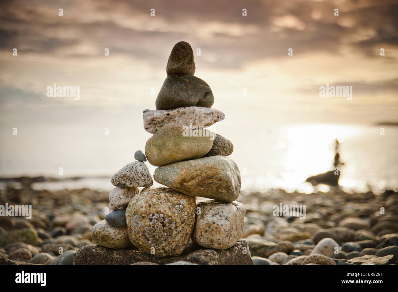 Stone stack beach hi-res stock photography and images - Alamy