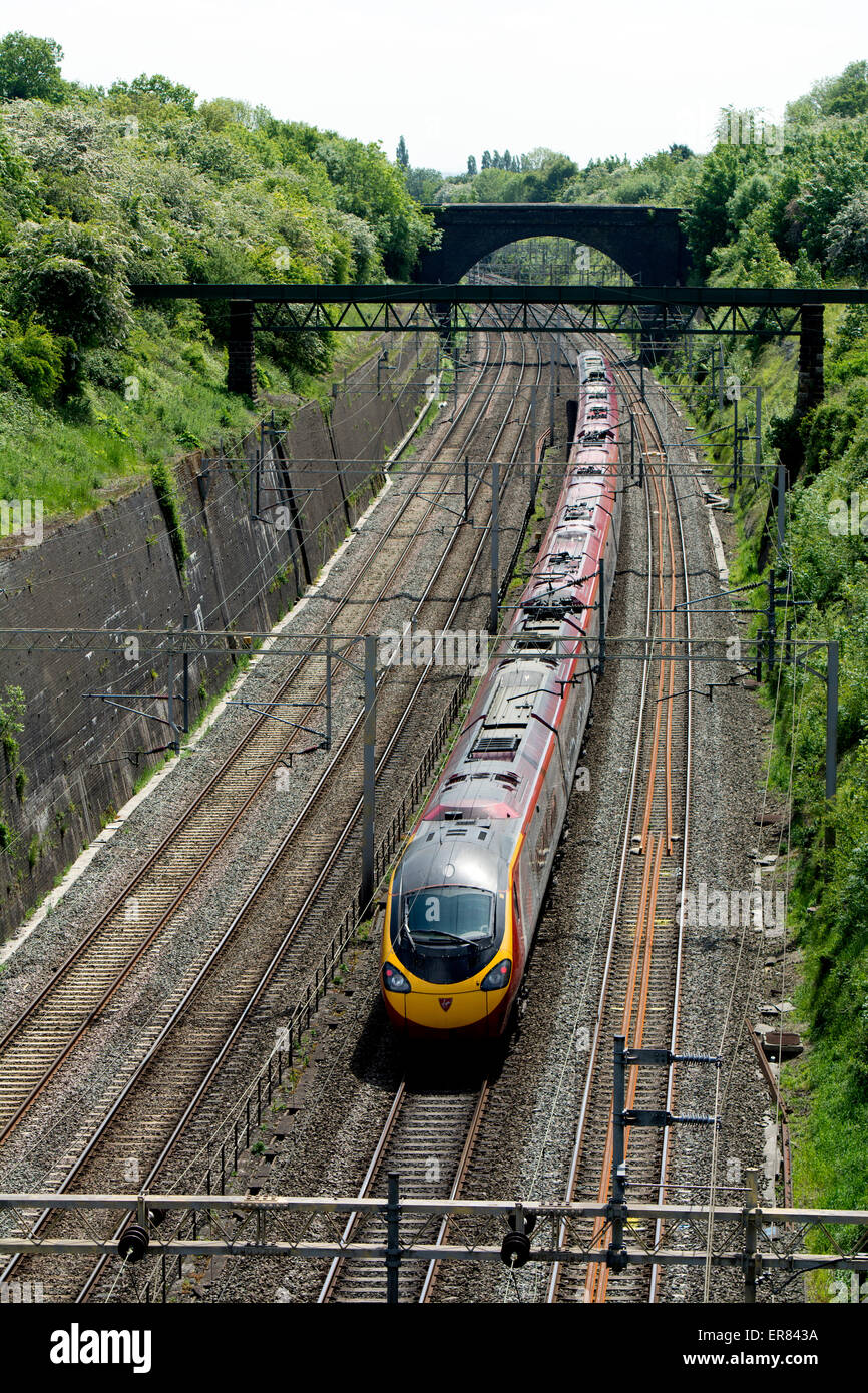 Virgin Pendolino on West Coast Main Line at Roade Cutting ...