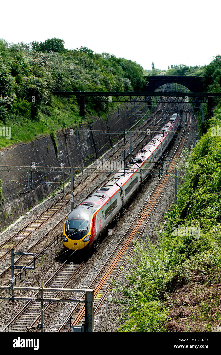 Virgin Pendolino on West Coast Main Line at Roade Cutting ...