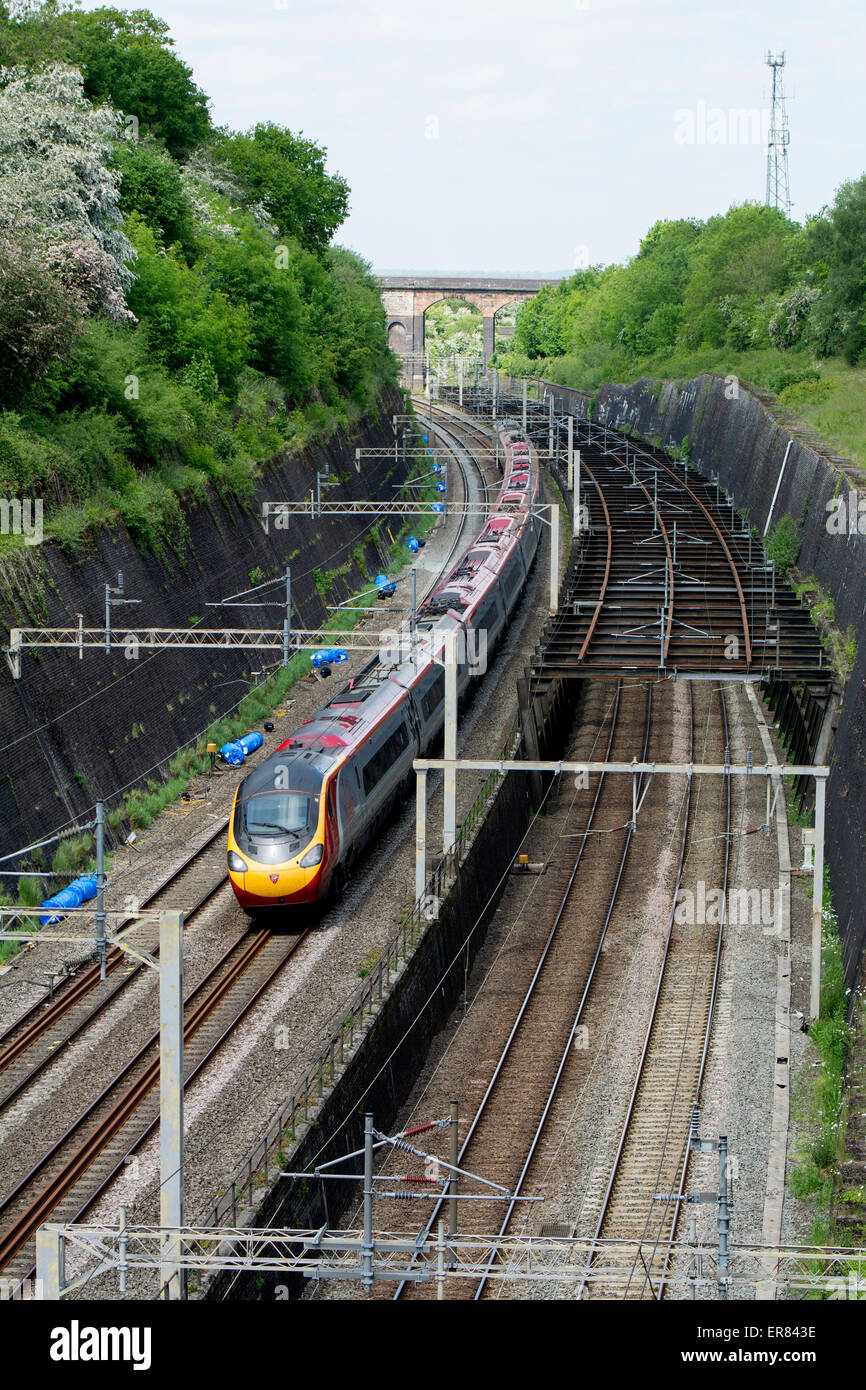 Virgin Pendolino on West Coast Main Line at Roade Cutting ...