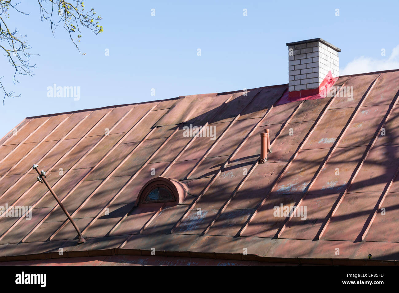 Red tin roof hi-res stock photography and images - Alamy