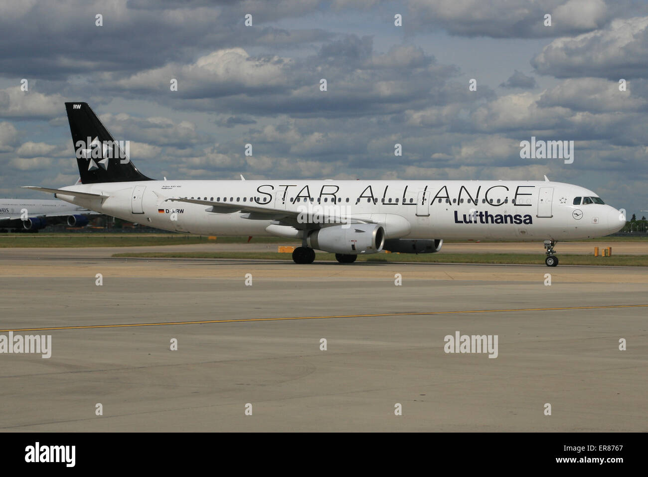 STAR ALLIANCE LUFTHANSA A321 Stock Photo - Alamy
