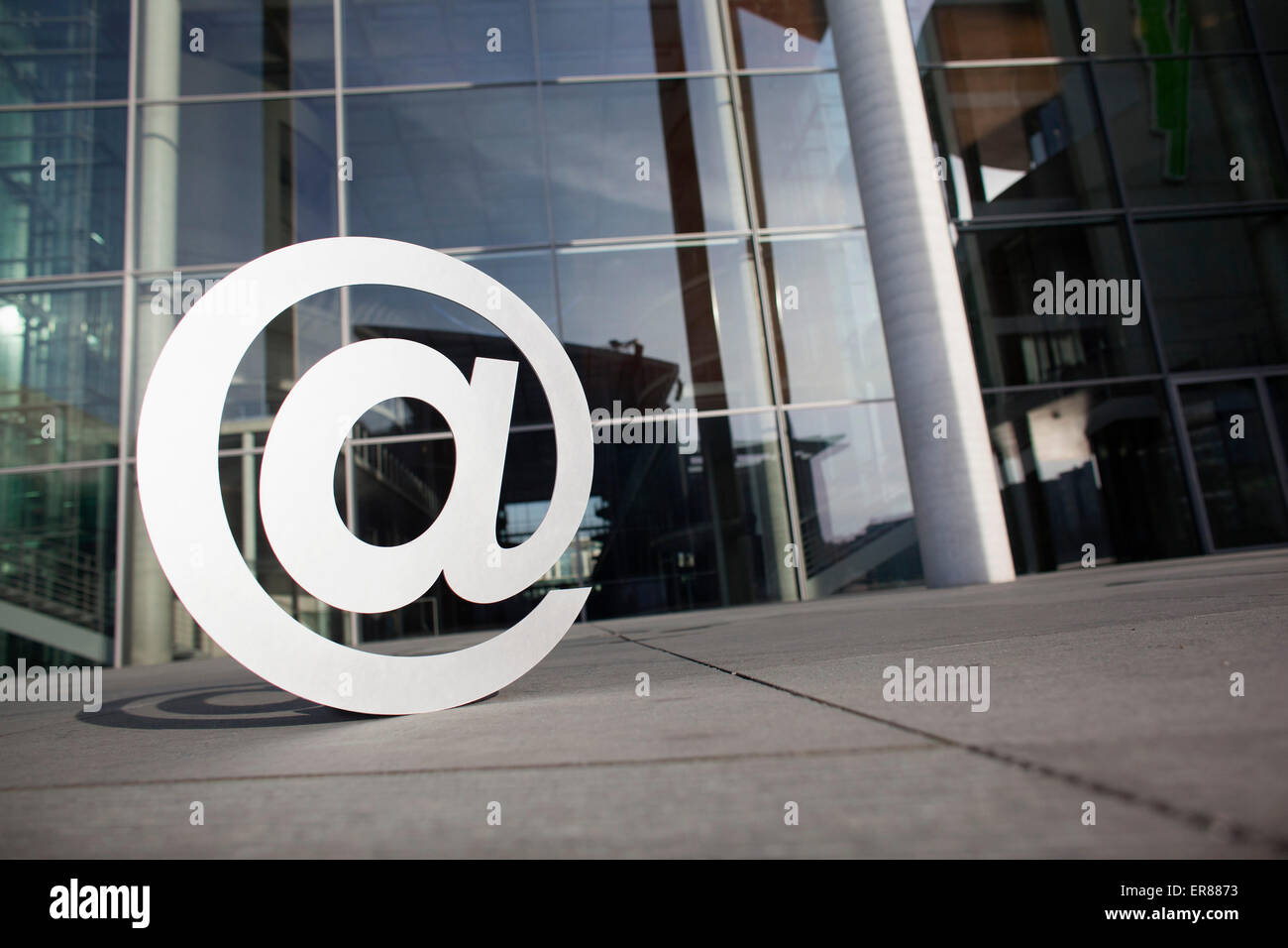 Office building icon hi-res stock photography and images - Alamy