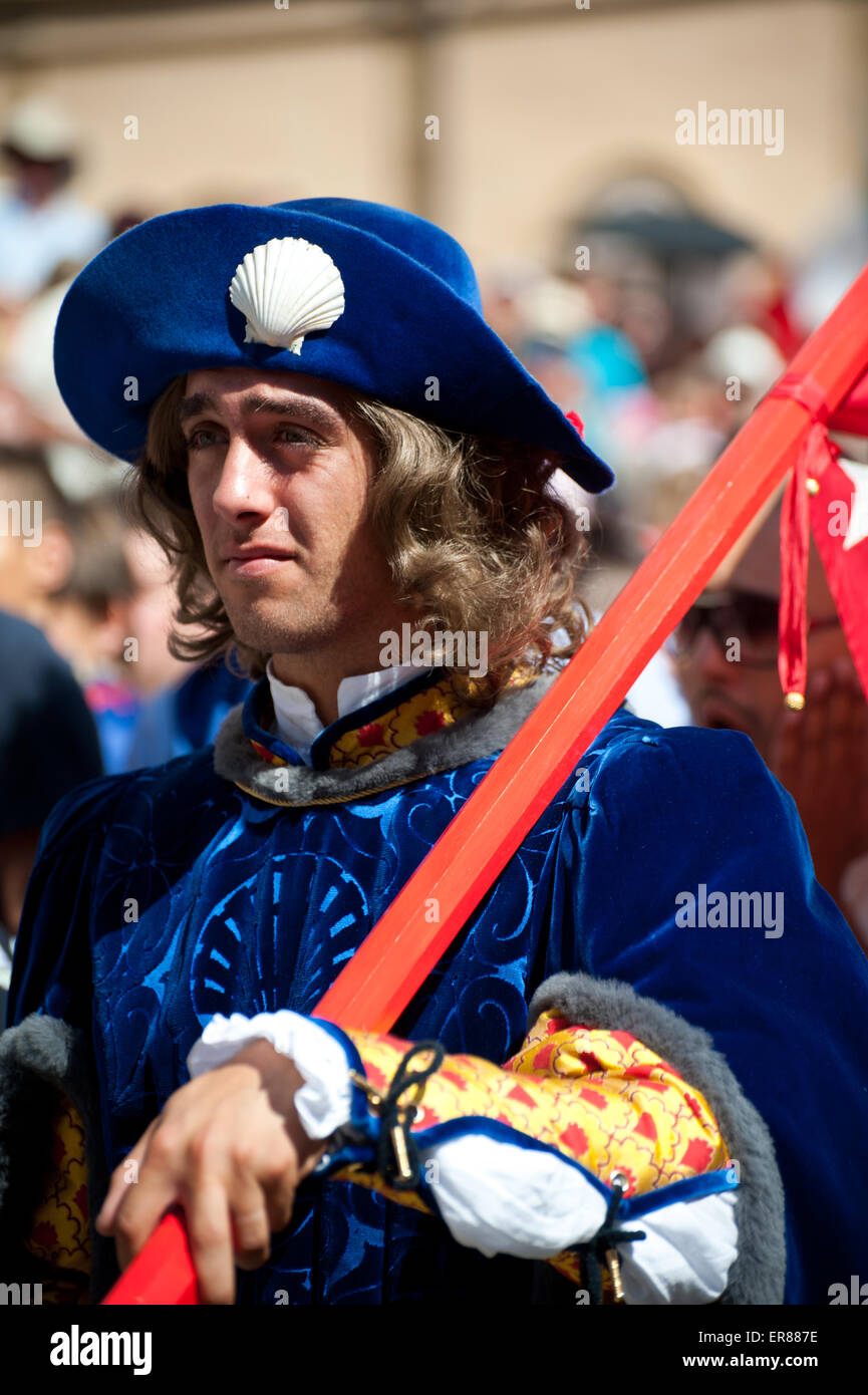 man in medieval costume of Contrada del Nicchio at Corteo Storico ...