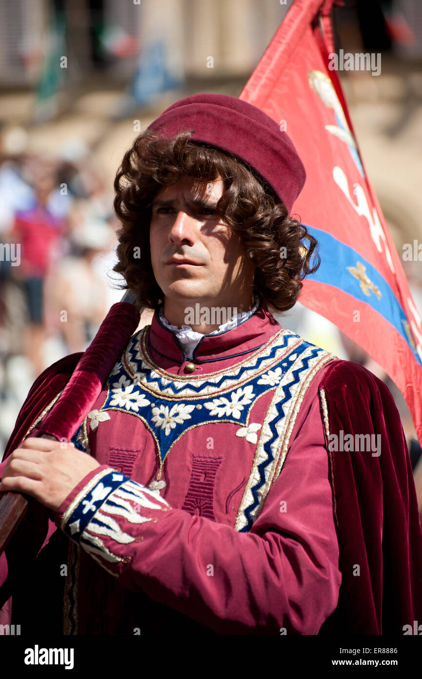 Medieval costume hi-res stock photography and images - Alamy