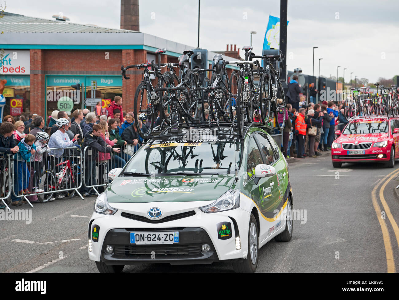 Cycling team support vehicle hi-res stock photography and images - Alamy