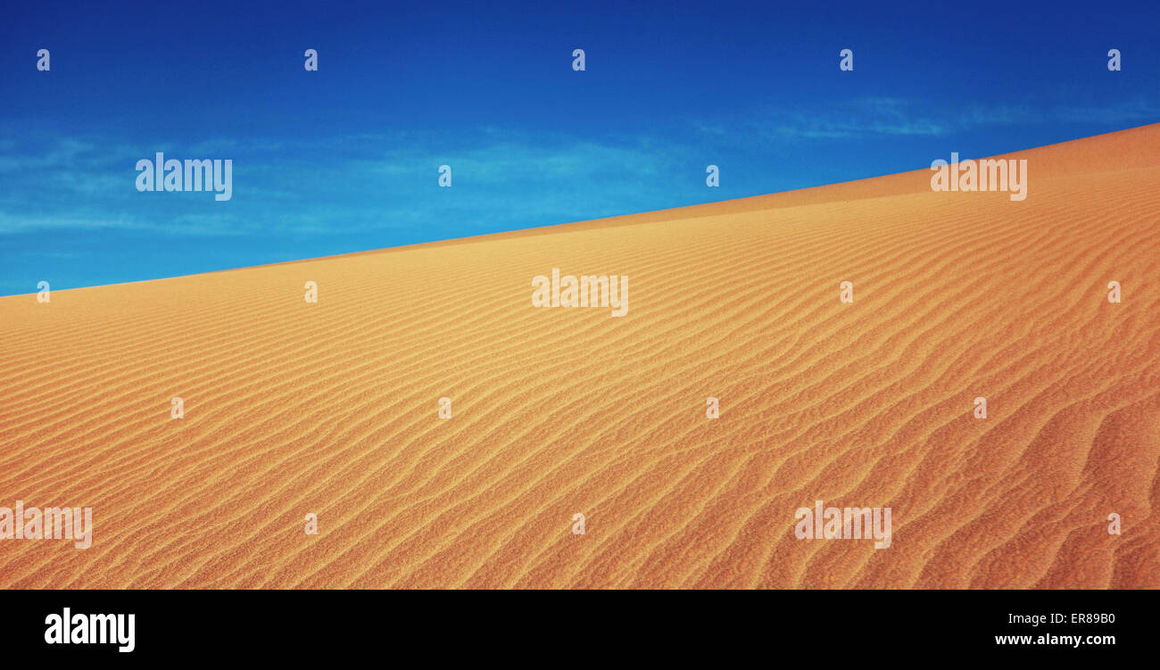 Sand dune at Taklimakan desert, Xinjiang province, China Stock Photo ...