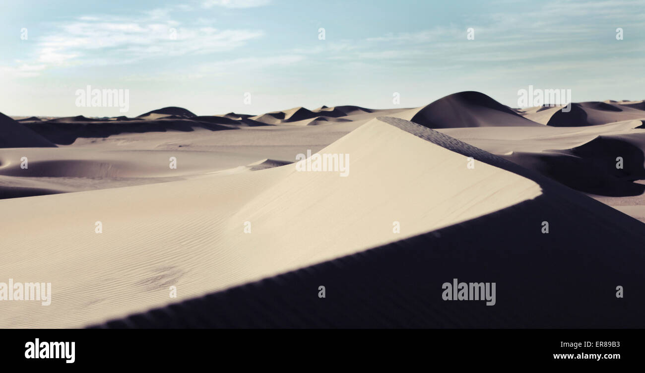 Sand dunes at Taklimakan desert, Xinjiang province, China Stock Photo ...