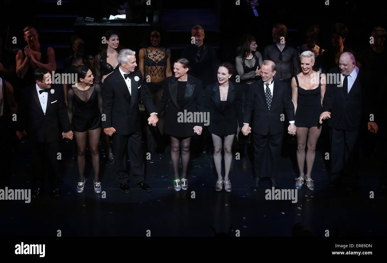 'Chicago' becomes the second longest Broadway show in history, at the ...