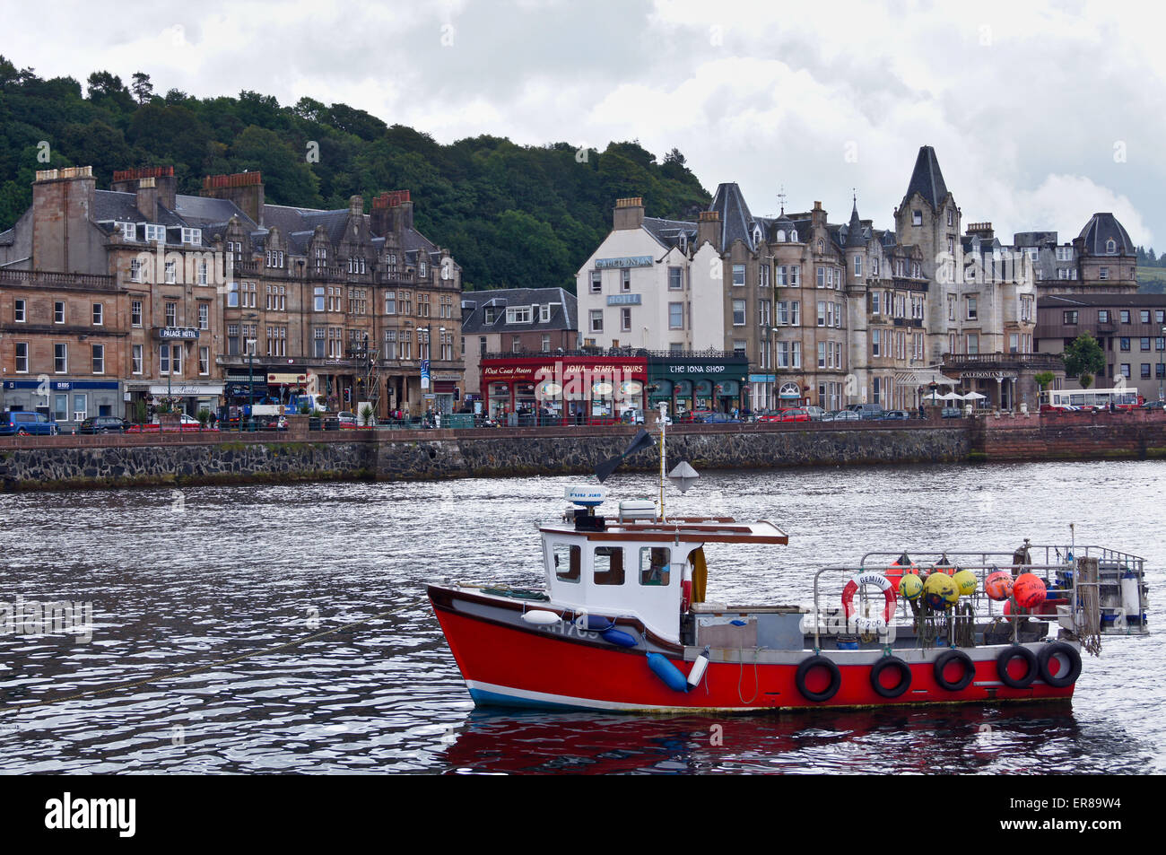 Oban harbour and waterfront, tour boat returning from island tour, Oban ...