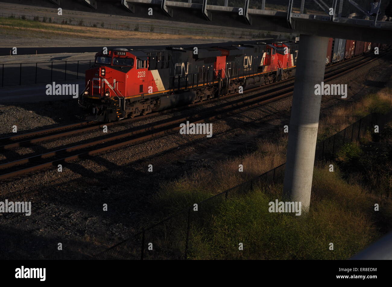 Train going down the tracks Stock Photo - Alamy