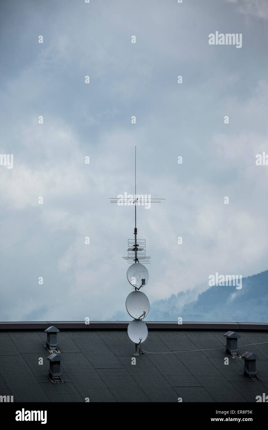 Rooftop tv aerial hi-res stock photography and images - Alamy