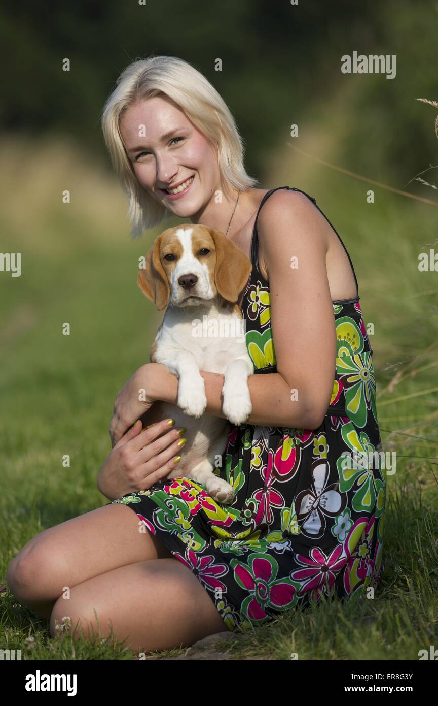 Young woman dog beagle hi-res stock photography and images - Alamy