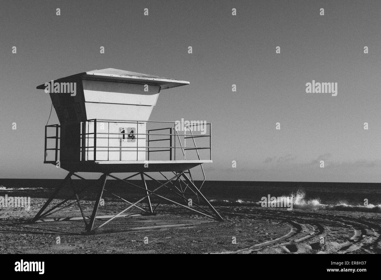 Clear day architecture Black and White Stock Photos & Images - Alamy