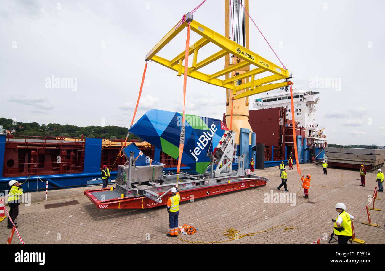 Hamburg, Germany. 29th May, 2015. Employees load the rear wing of an ...
