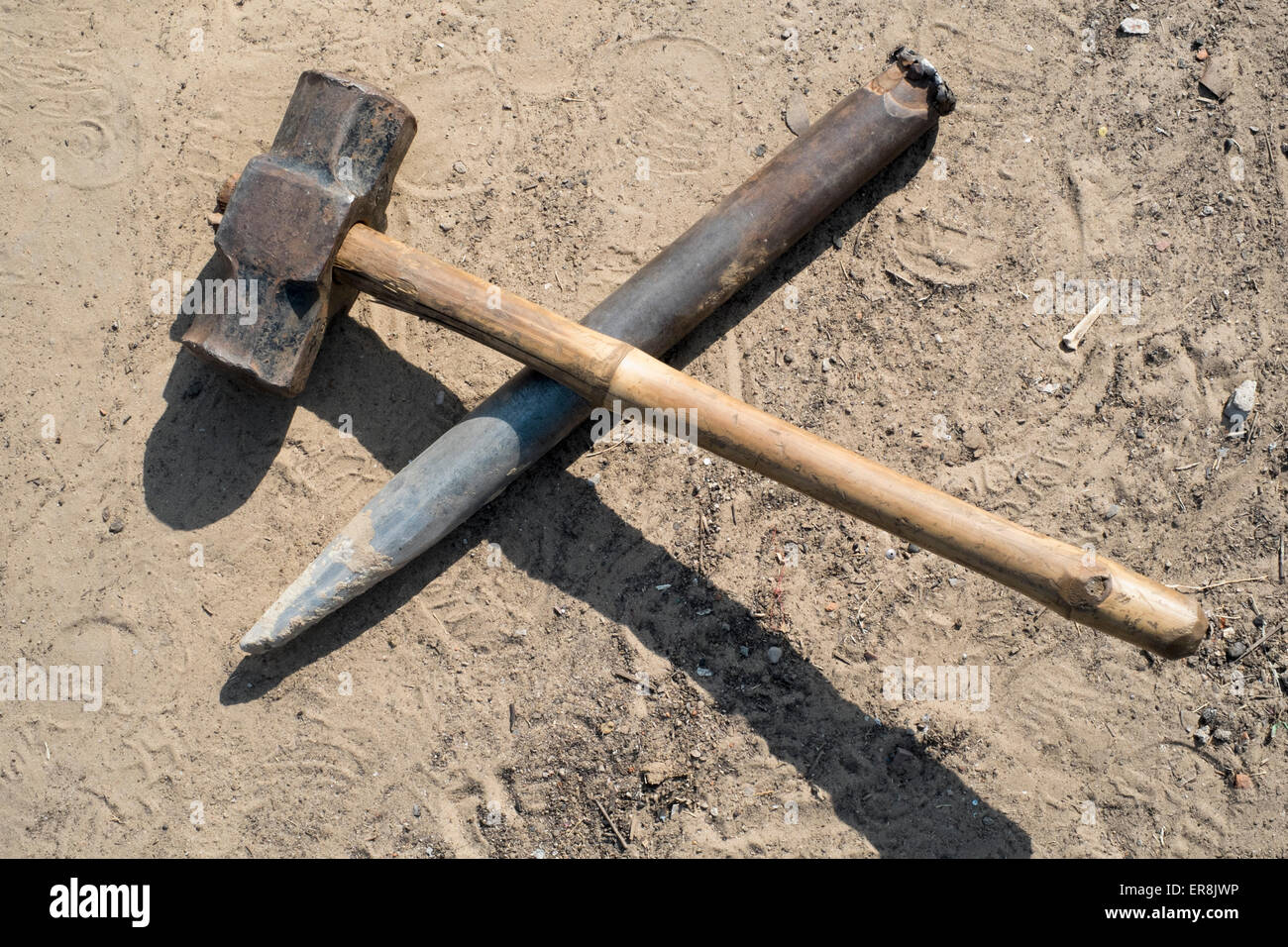 Hammer and chisel hi-res stock photography and images - Alamy