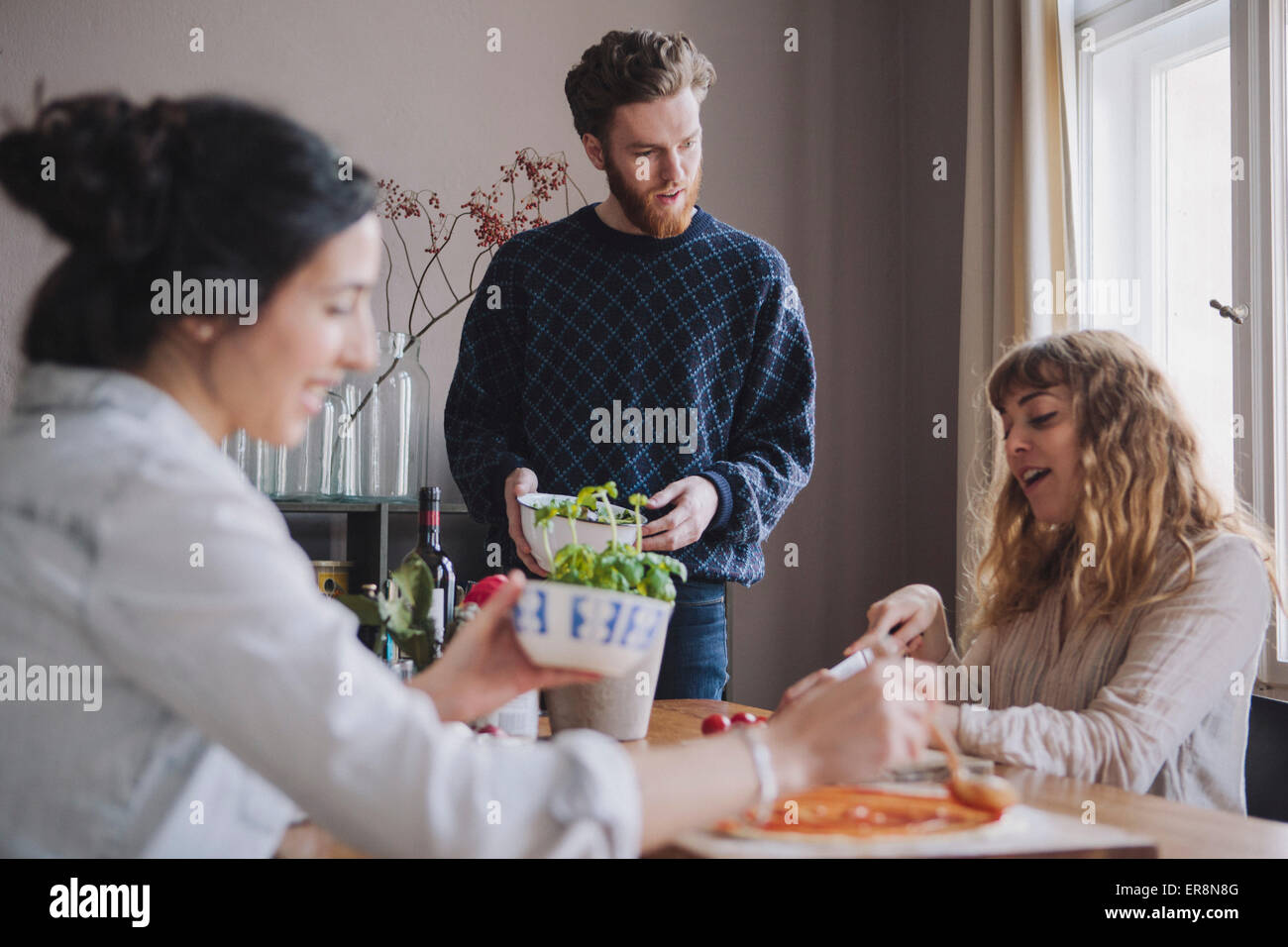 Female friends activity hi-res stock photography and images - Alamy