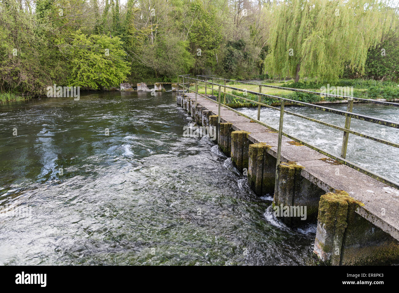 Bridge, River Test at The Mayfly Riverside Pub, Fullerton, Stockbridge ...
