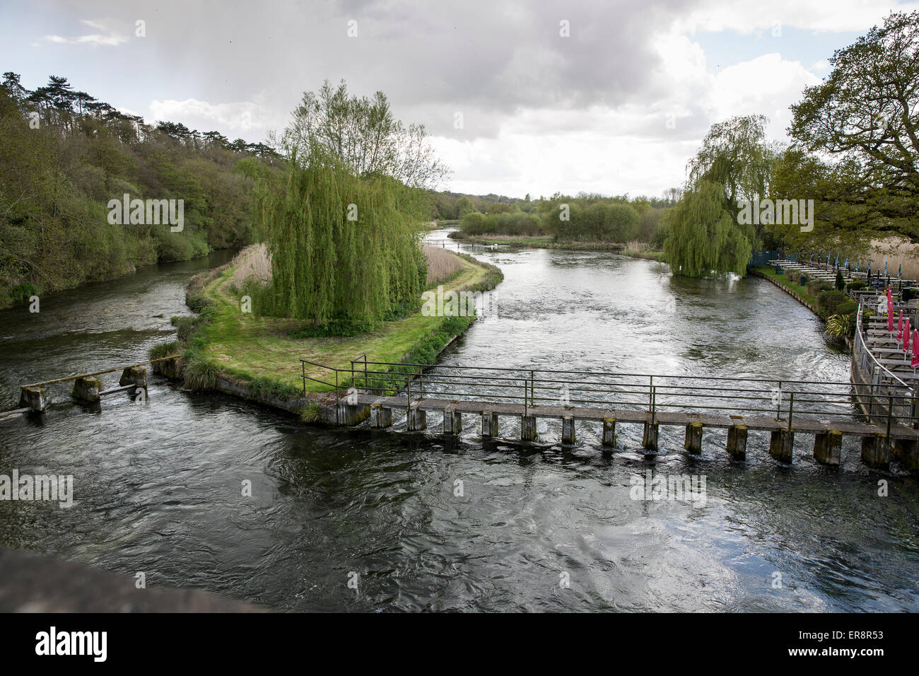 Bridge, River Test at The Mayfly Riverside Pub, Fullerton, Stockbridge ...