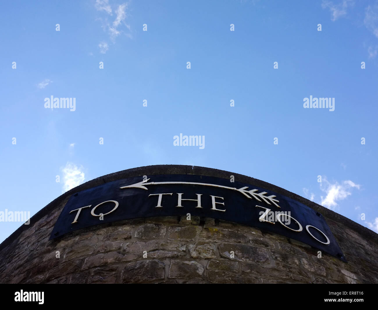 Zoo sign hi-res stock photography and images - Alamy