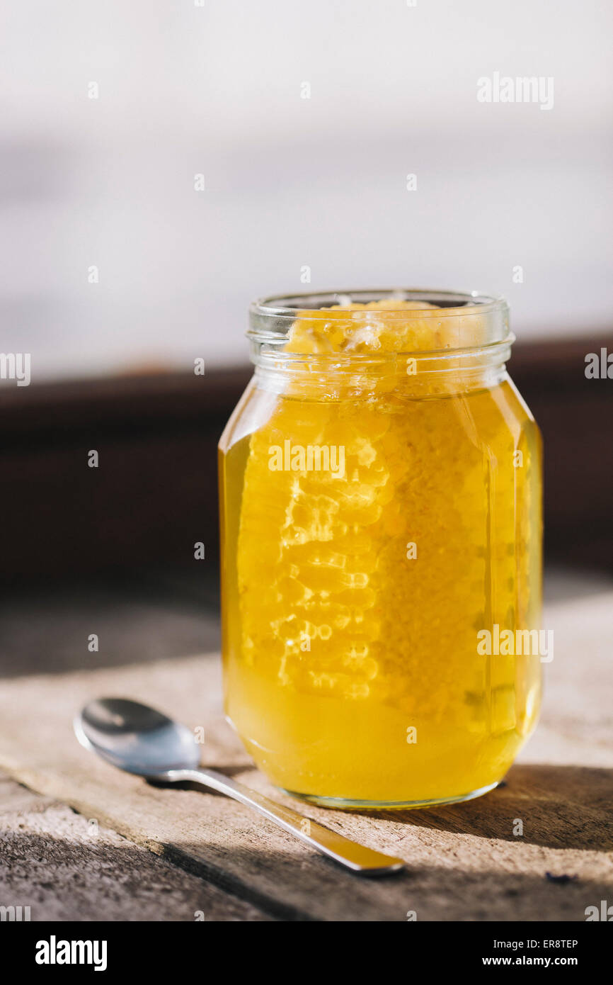 Honey jar honeycomb on hi-res stock photography and images - Alamy