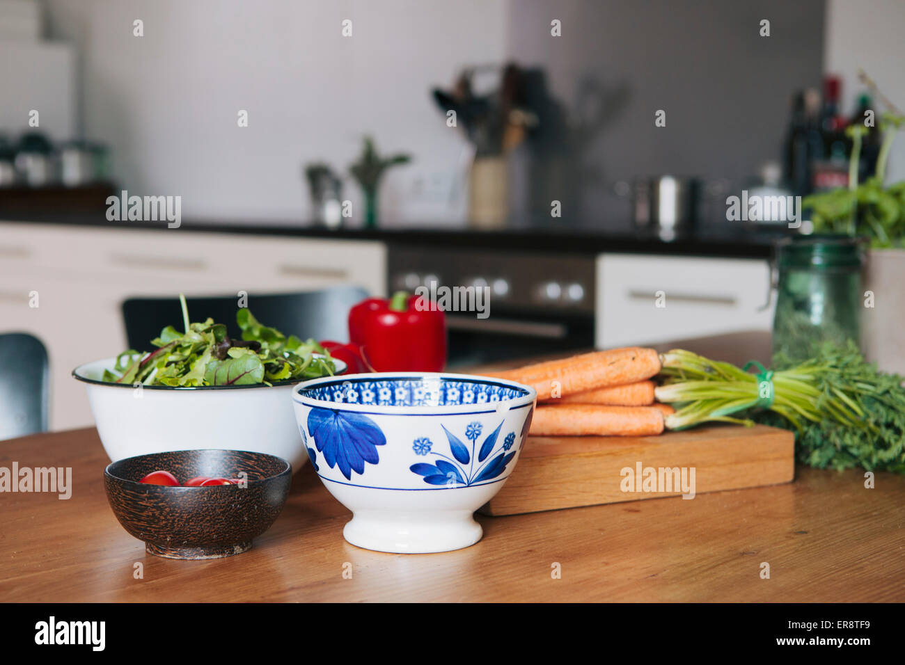 Table in kitchen hi-res stock photography and images - Alamy