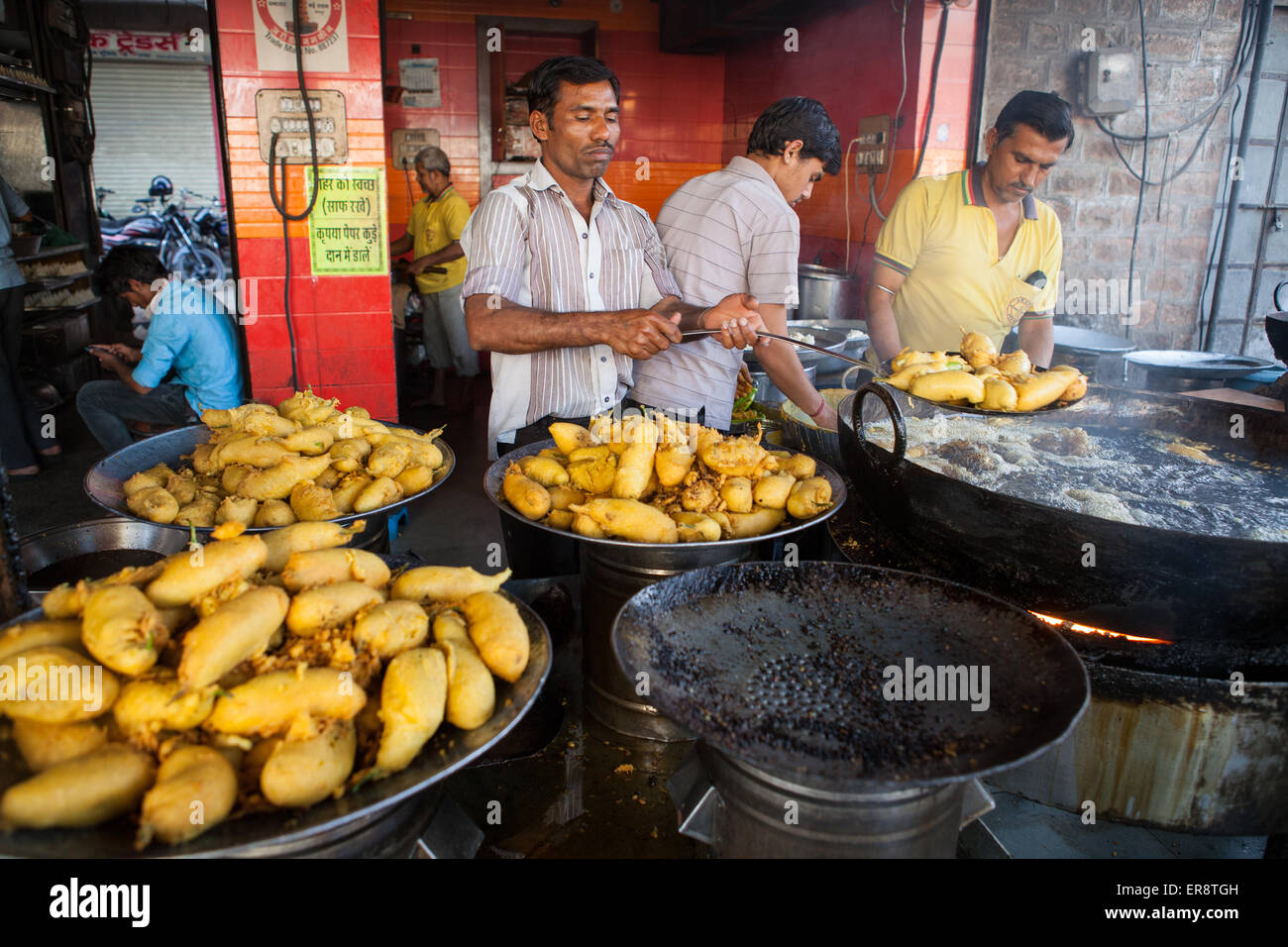 Pan shop india hi-res stock photography and images - Alamy
