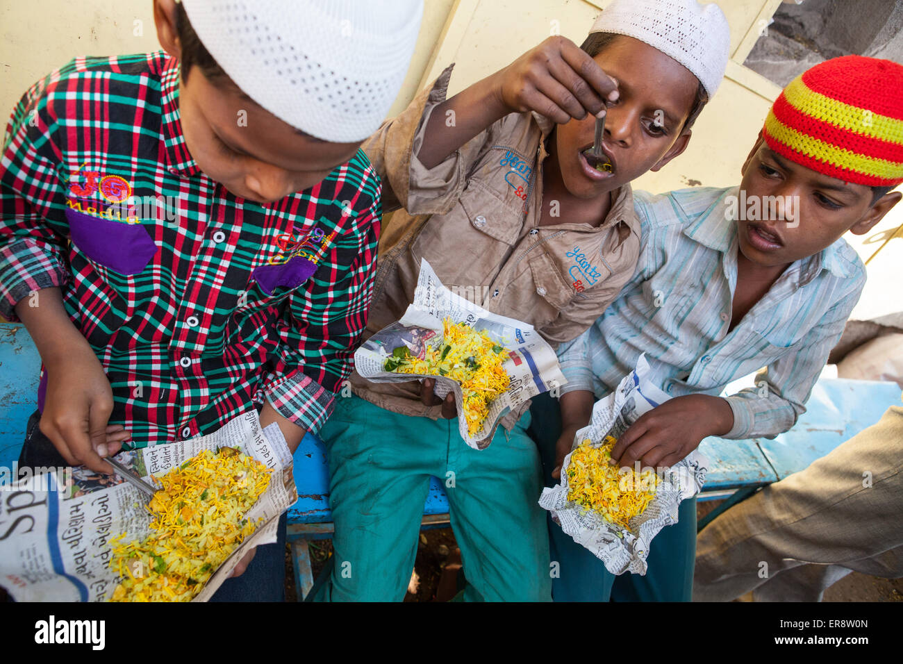 India children eat hi-res stock photography and images - Alamy