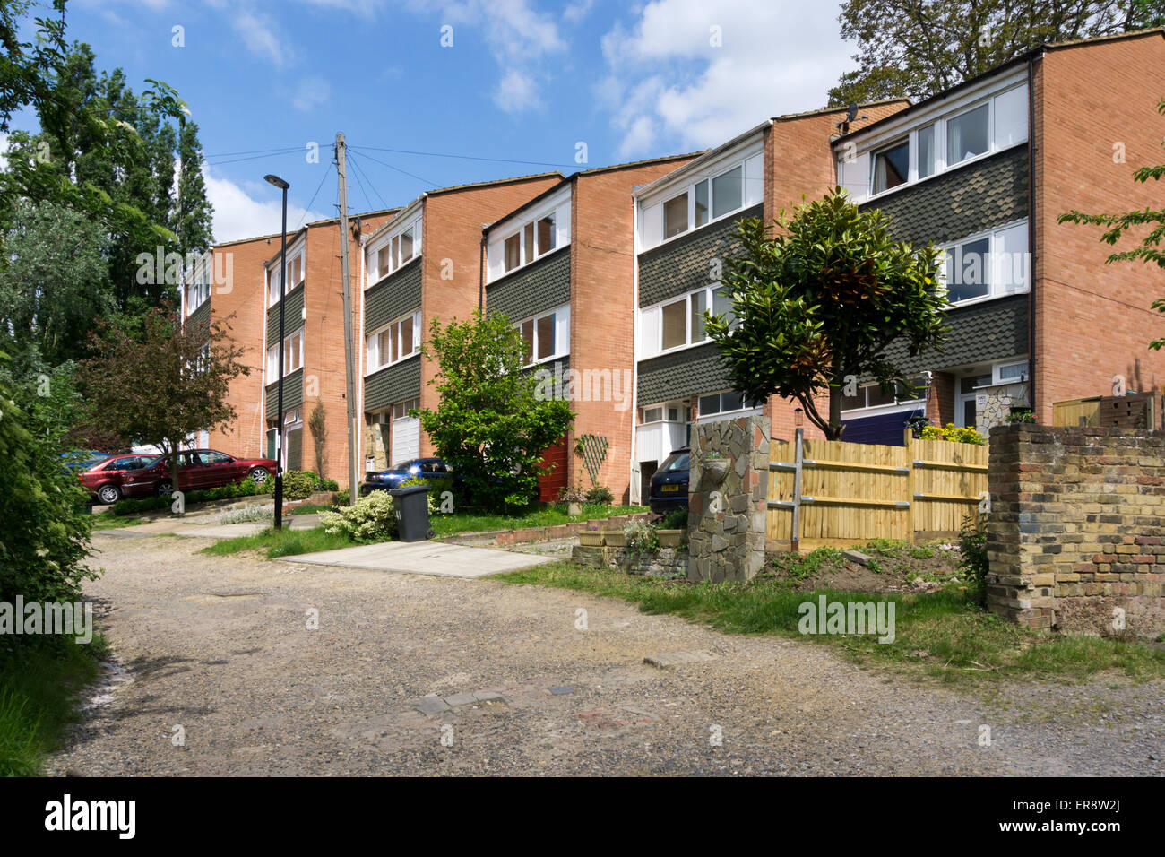 Houses on an unmade road in south London Stock Photo - Alamy