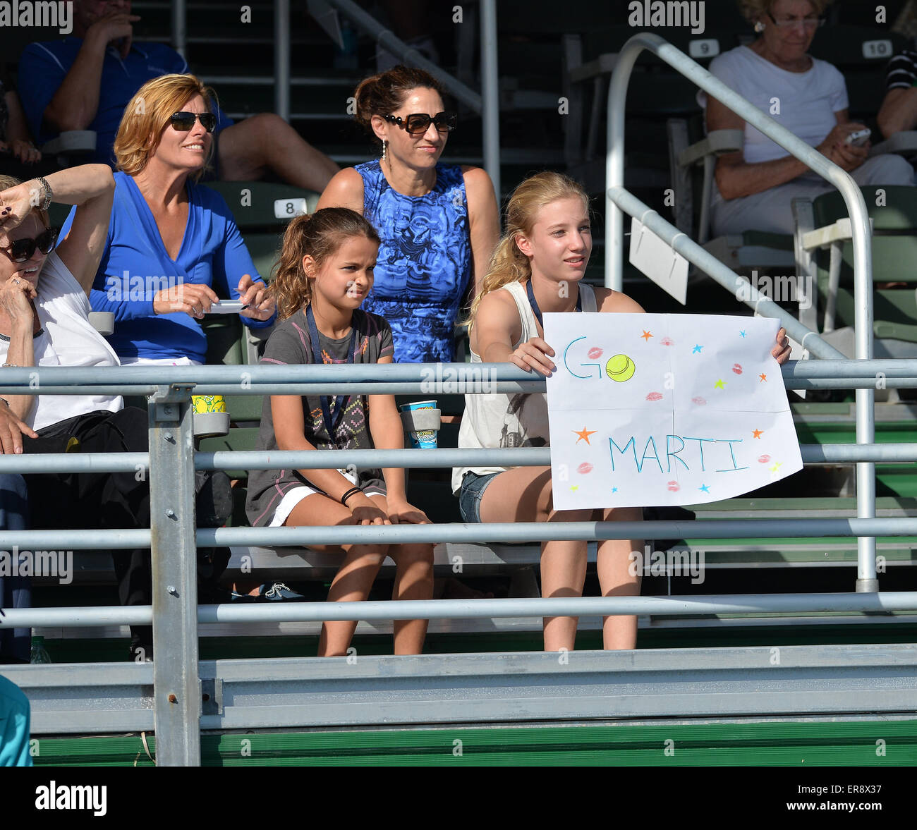 Victoria lemigova and emma lemigova hi-res stock photography and images ...