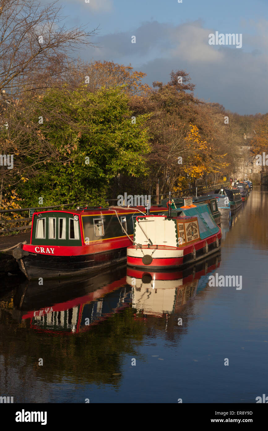 Canal boats at Skipton Stock Photo - Alamy