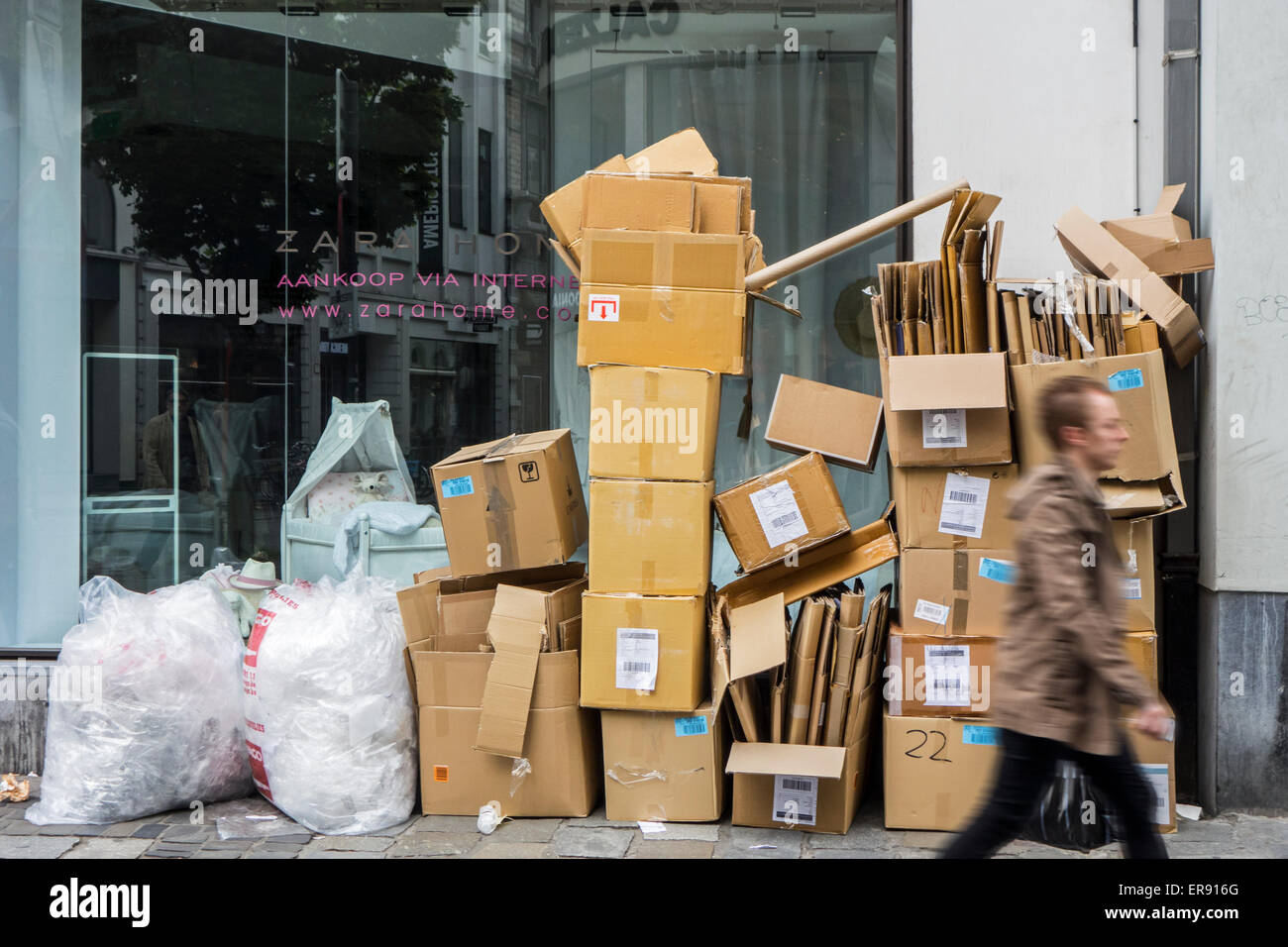 Cardboard shop waste boxes hi-res stock photography and images - Alamy