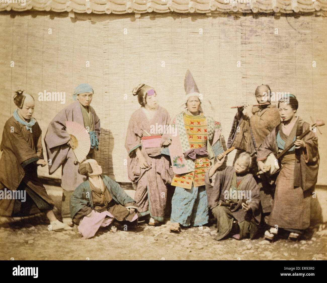 Street actors hi-res stock photography and images - Alamy