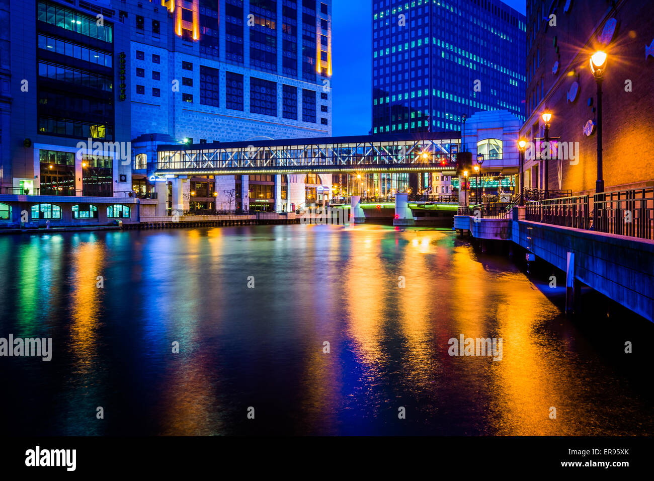 Milwaukee skyline night hi-res stock photography and images - Alamy