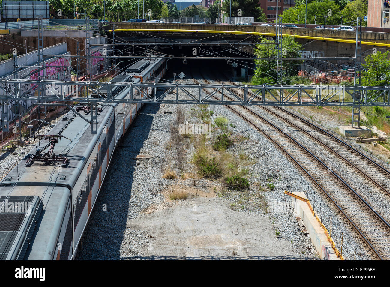 Train entering railroad tunnel hi-res stock photography and images - Alamy