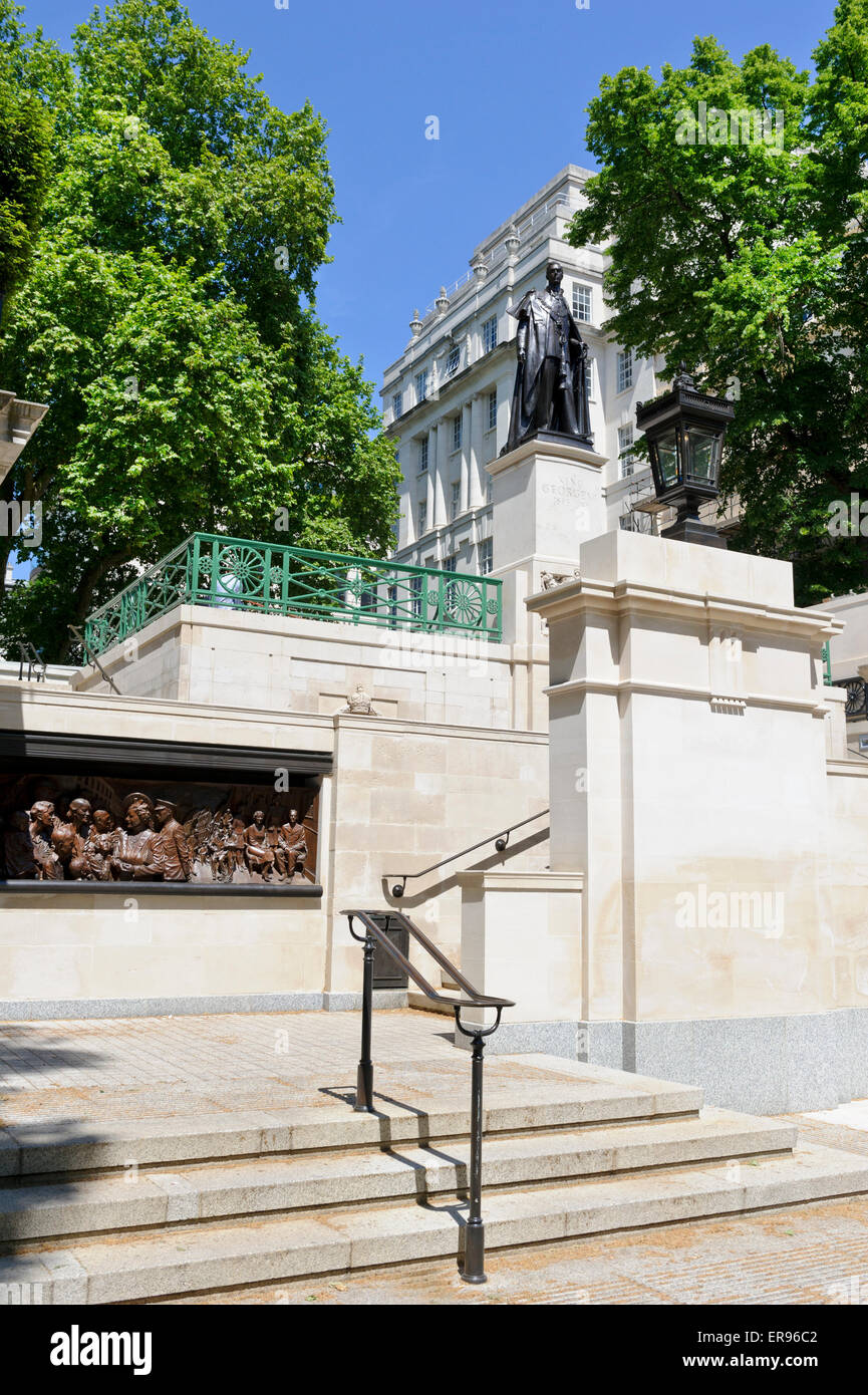 Statue of Elizabeth The Queen Mother on the Mall, London, England ...
