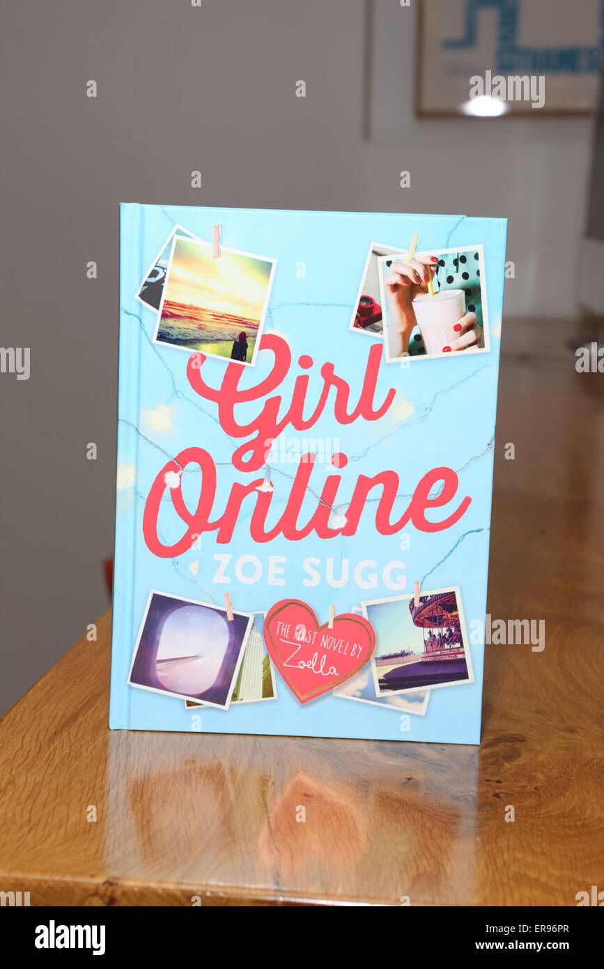 Zoe sugg hi-res stock photography and images - Alamy