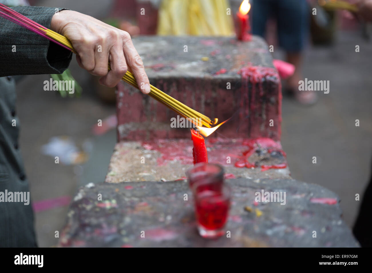 Joss sticks hi-res stock photography and images - Alamy